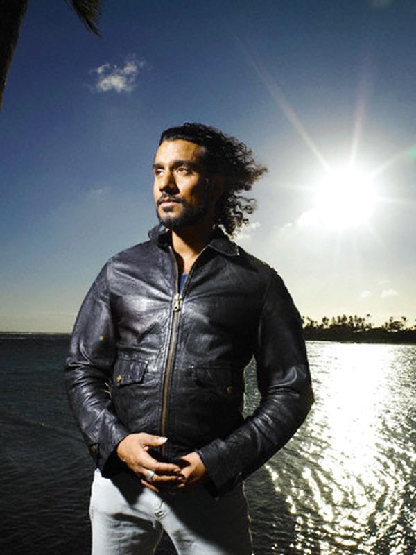 Picture of Naveen Andrews