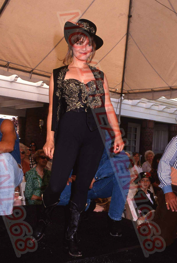 Picture of Sydney Penny