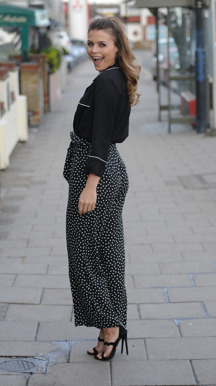 Chloe Lewis image
