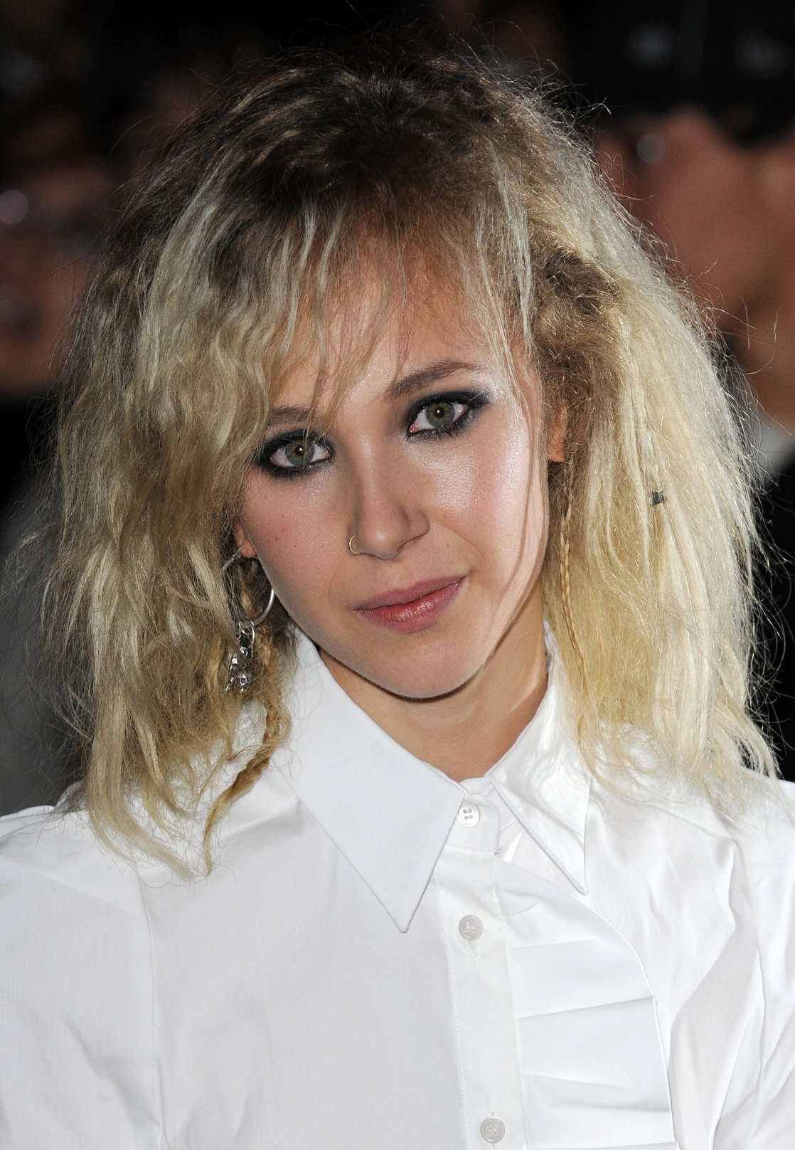 Juno Temple Cracks
