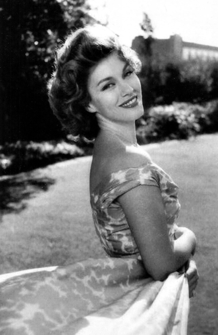 Picture of Linda Christian