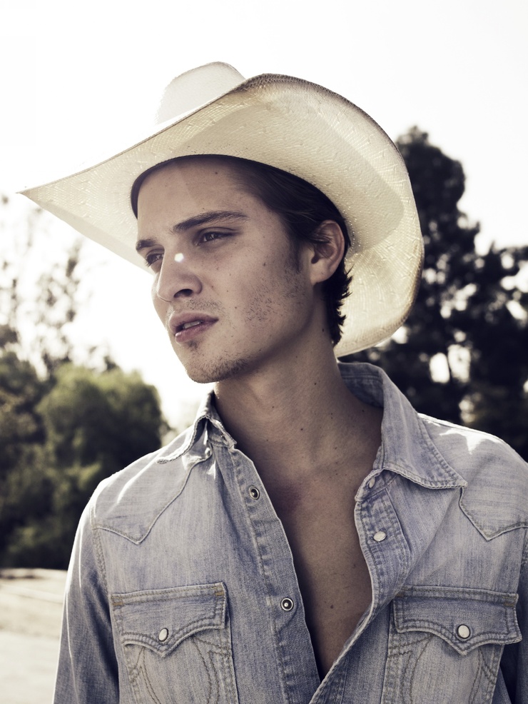 Picture of Luke Grimes