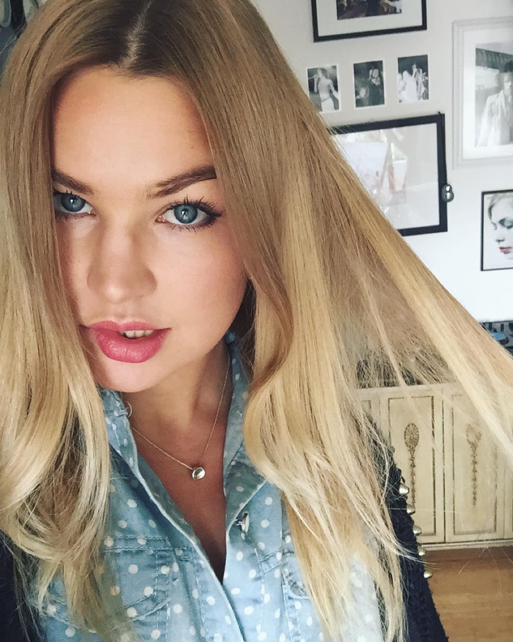 Image of Jennifer Akerman