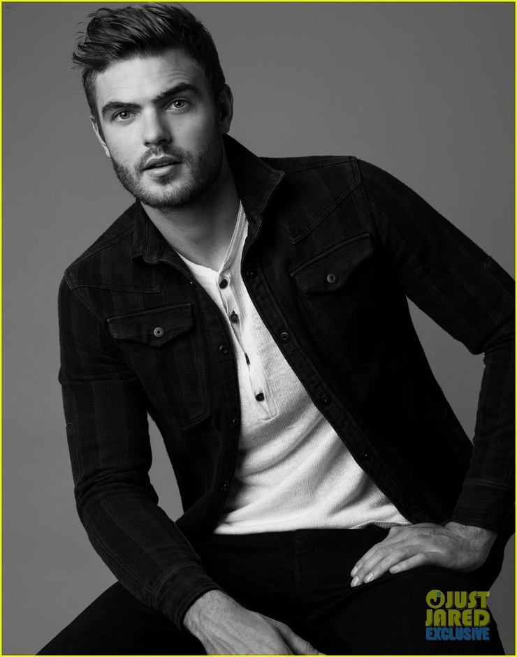 Picture of Alex Roe