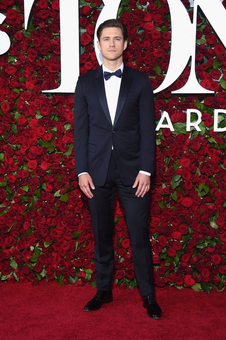 Picture of Aaron Tveit