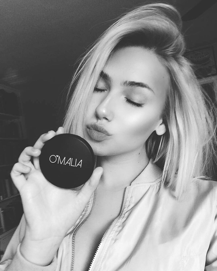 Molly O'Malia - Instagram