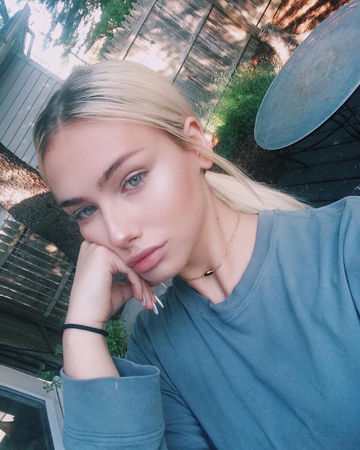 Molly O'Malia - Instagram