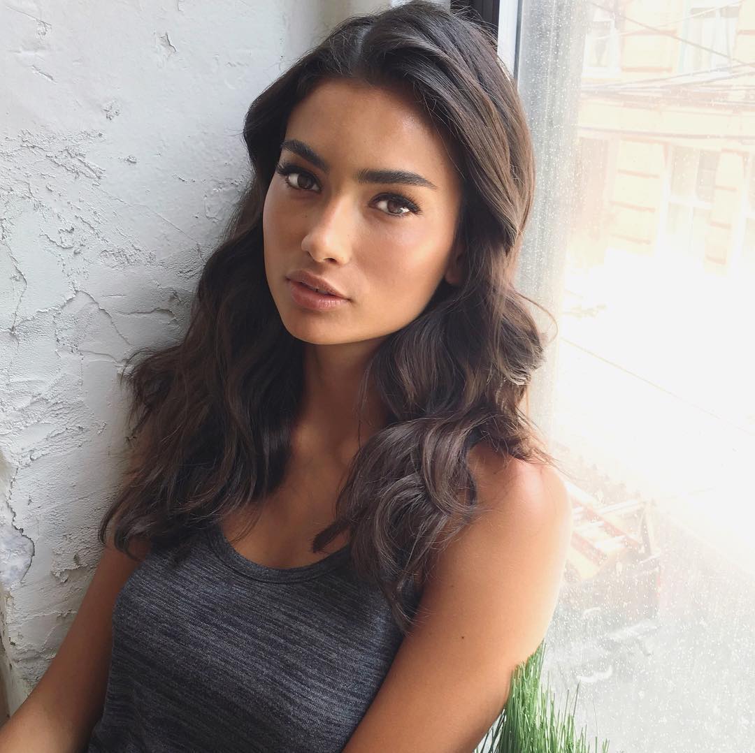 Kelly Gale image