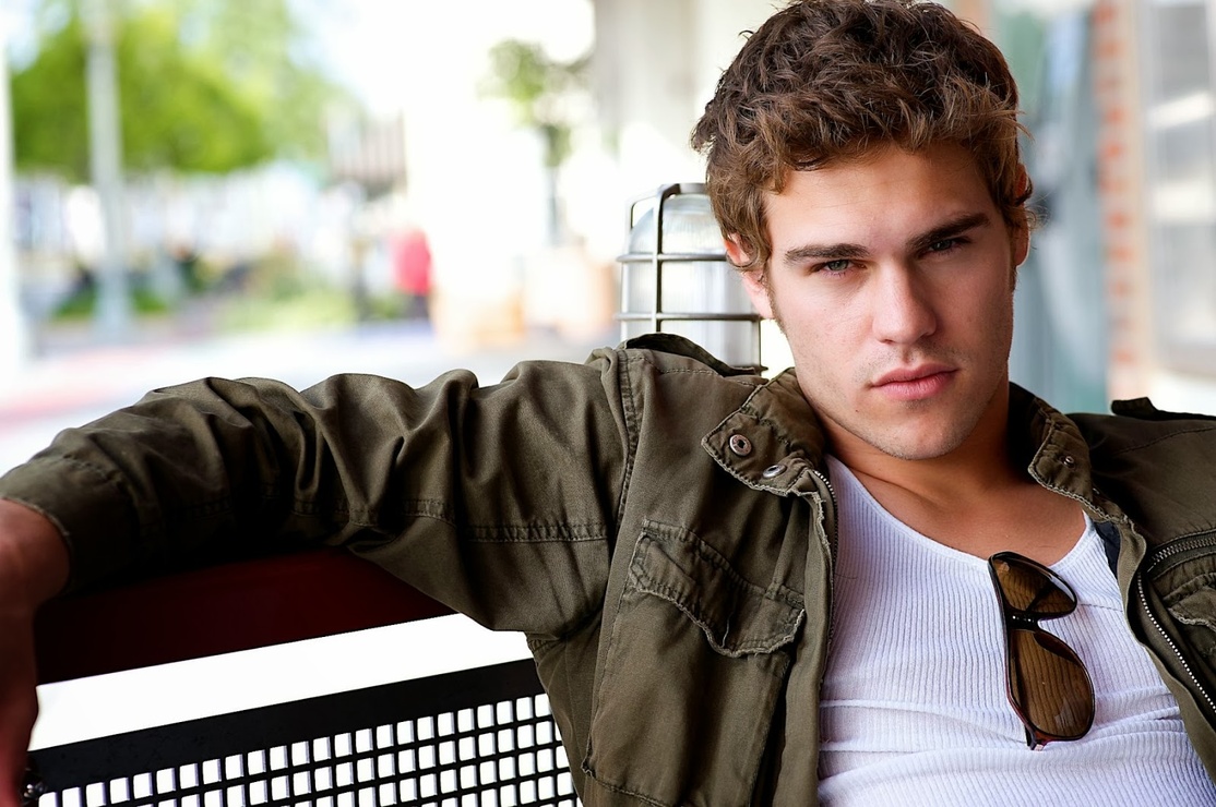 Picture of Grey Damon
