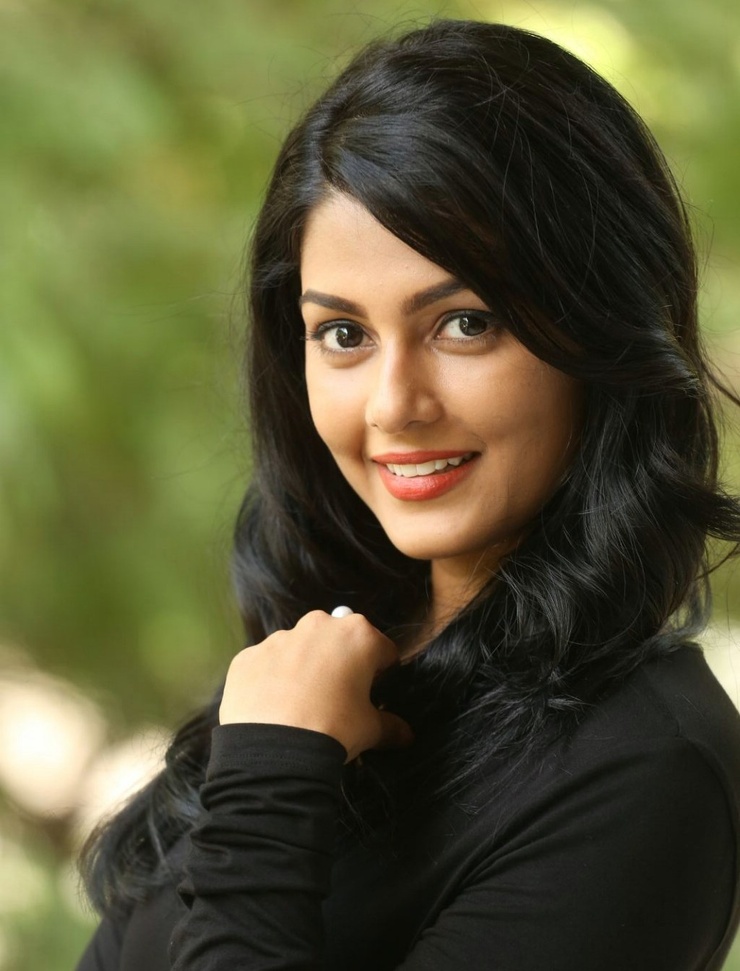 Anisha Ambrose picture