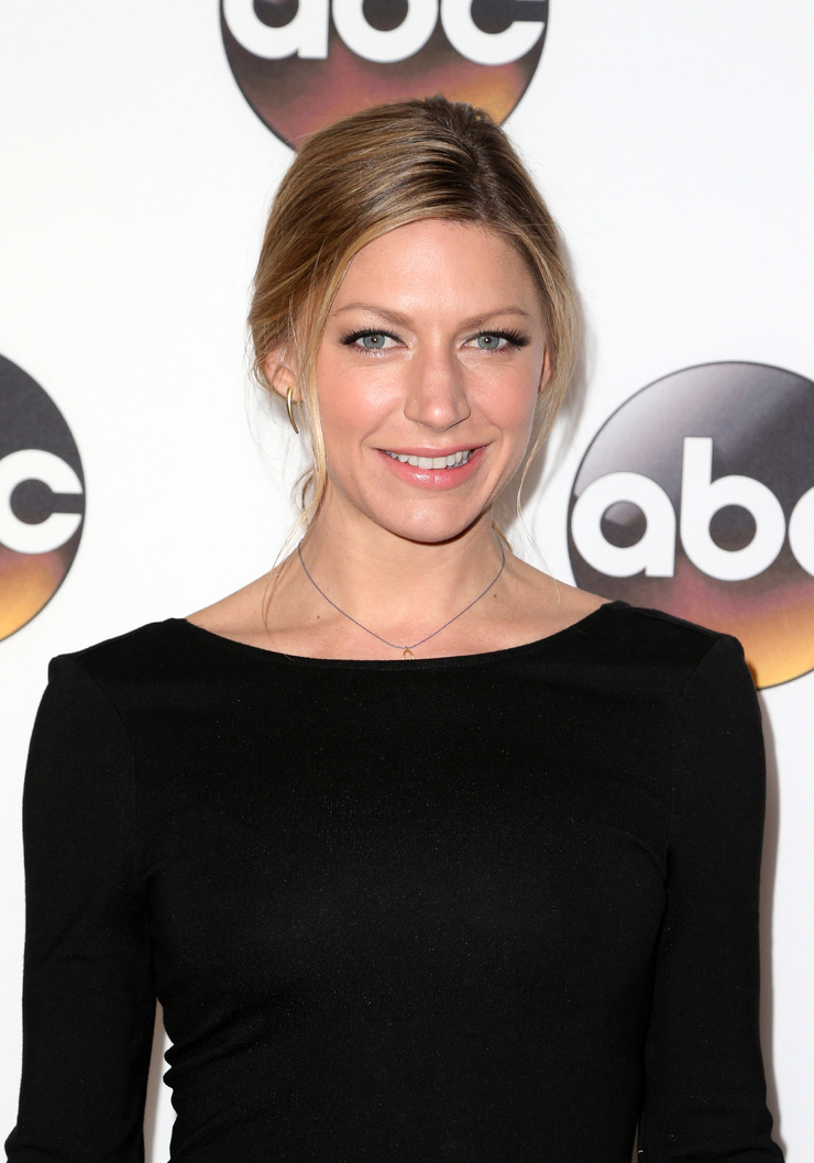 Jes Macallan image