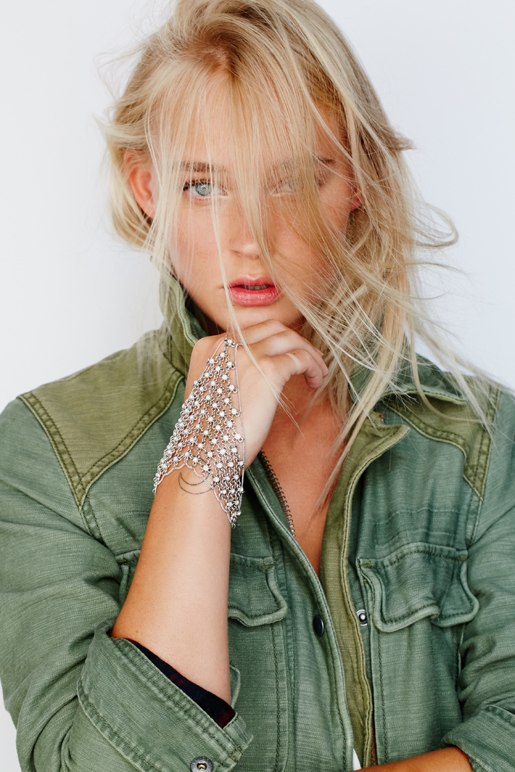 Riley Hillyer picture