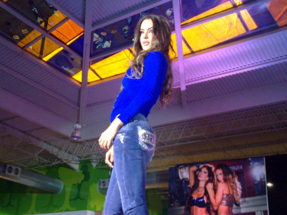 Natalia Velez picture