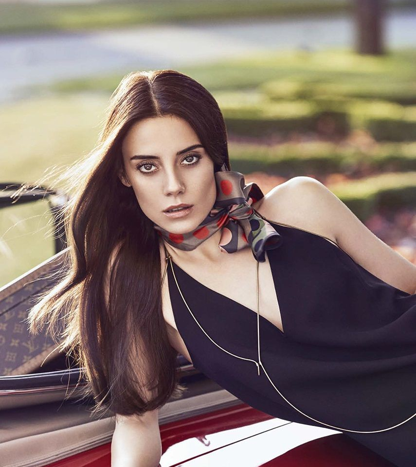 Picture of Cansu Dere