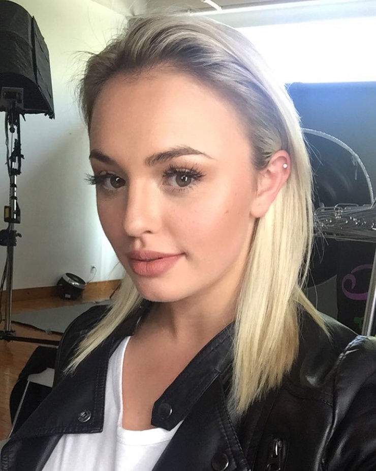 Victoria Baldesarra picture