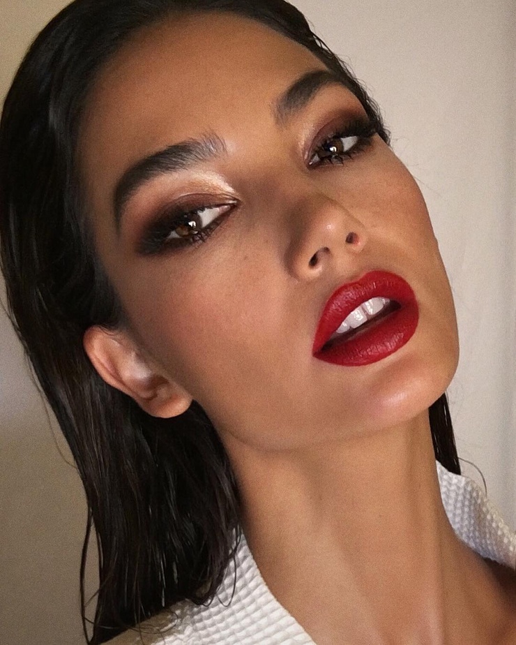Lily Aldridge Teeth