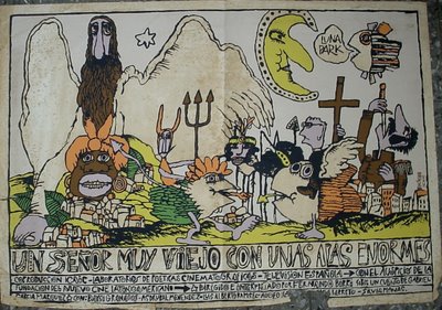 Un señor muy viejo con unas alas enormes image