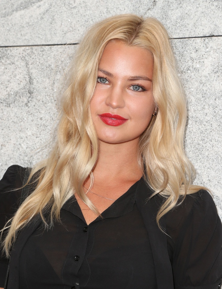 Image of Jennifer Akerman