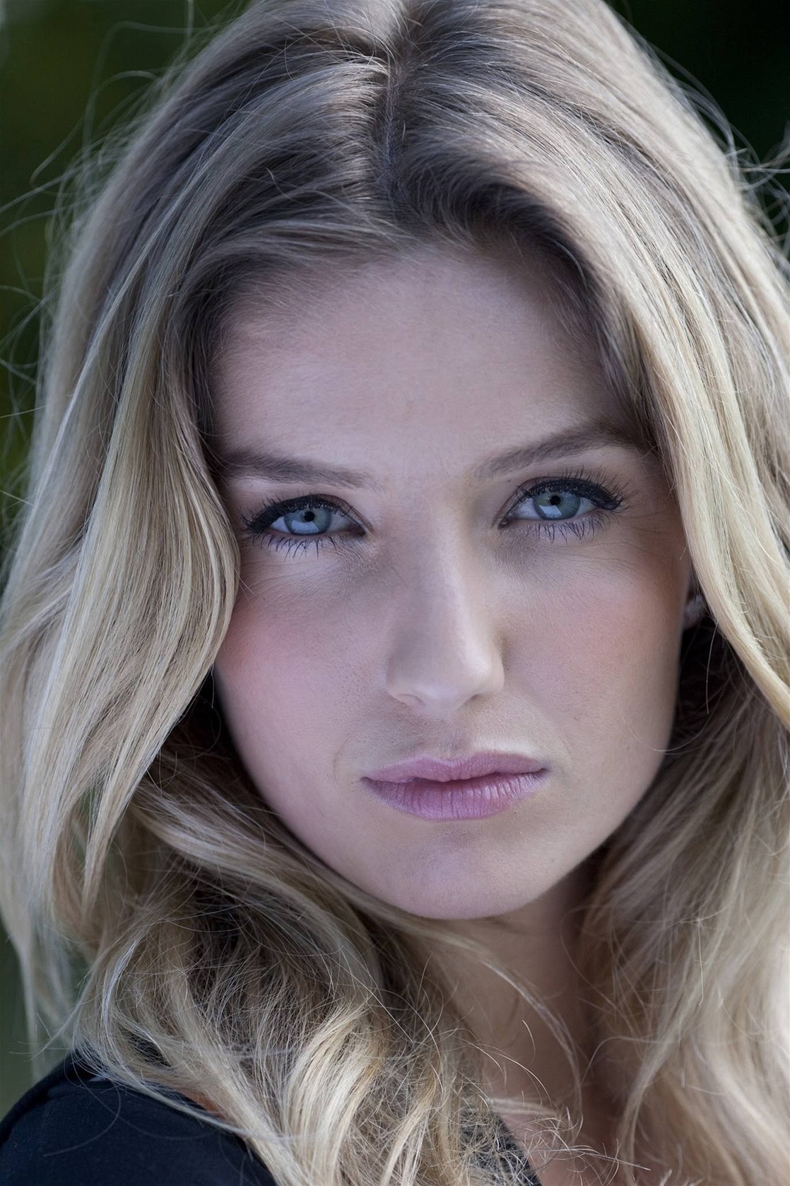 Picture of Annabelle Wallis