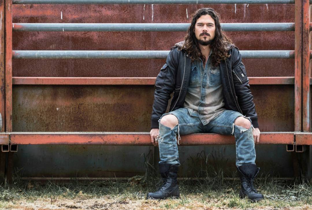 Picture of Luke Arnold
