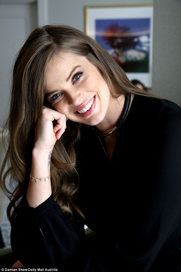 Robyn Lawley picture