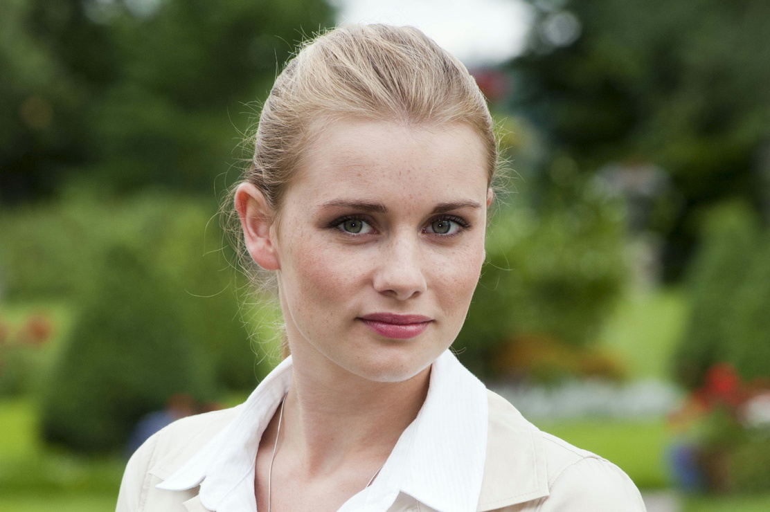 Picture of Anna Hausburg