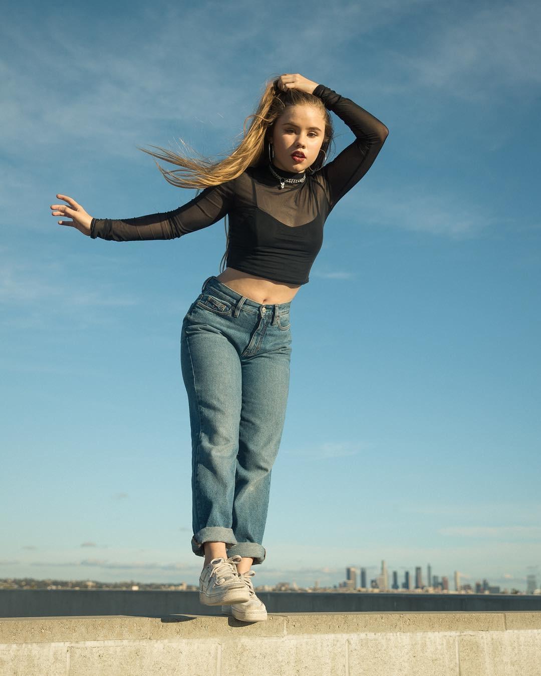 Picture of Lexee Smith