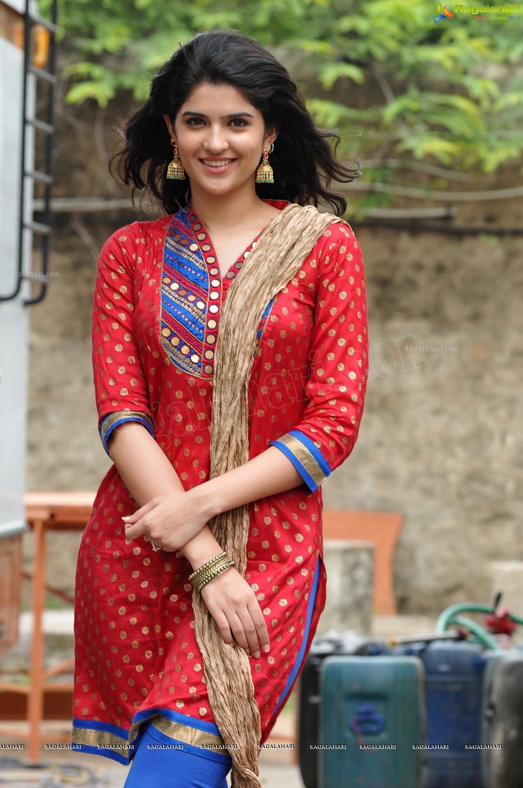 Picture of Deeksha Seth