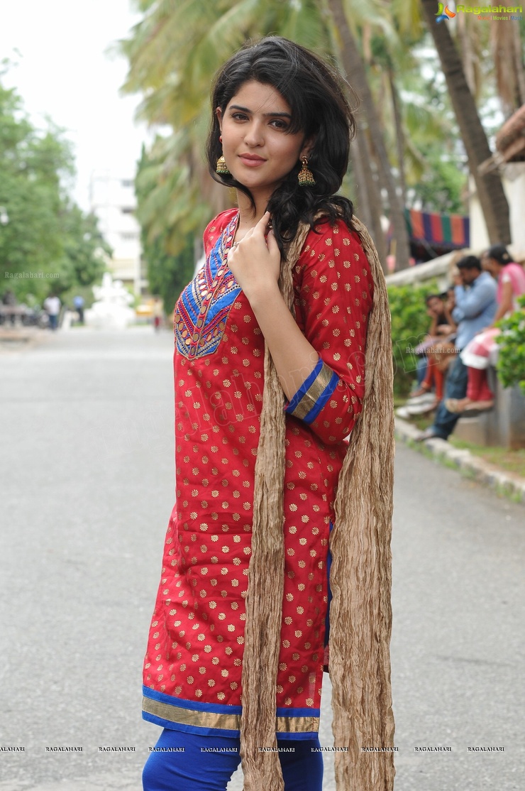 Picture of Deeksha Seth
