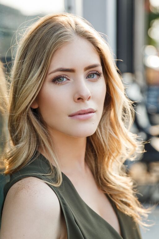 Picture of Jordan Claire Robbins