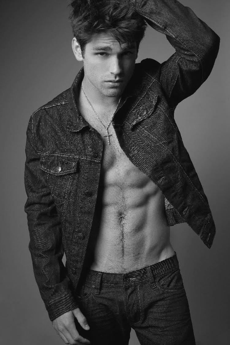 Justin Gaston picture