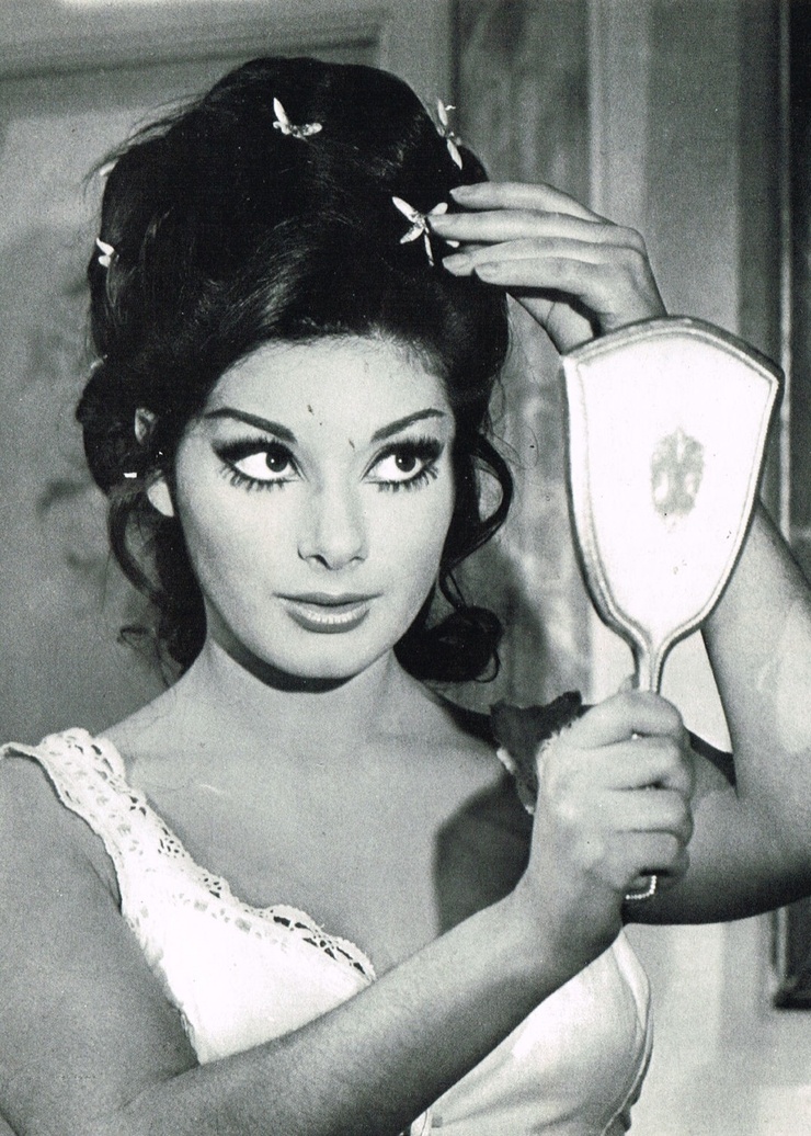 Picture of Edwige Fenech