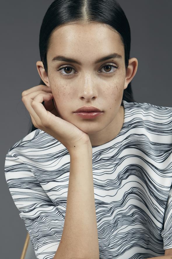 Picture of Zoe Barnard