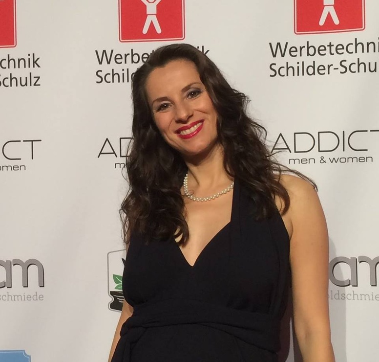 Picture of Nina Azizi