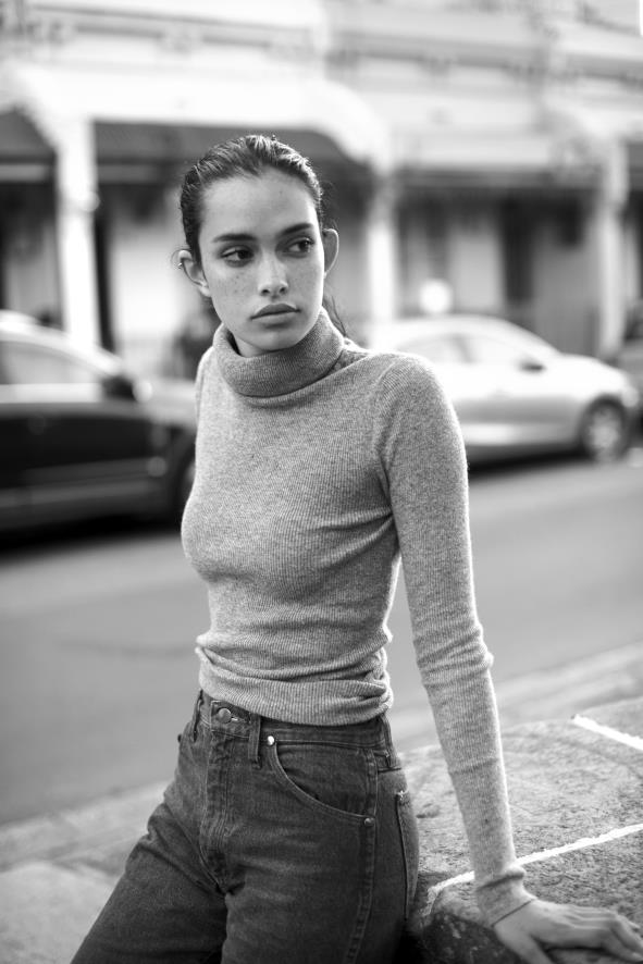 Picture of Zoe Barnard