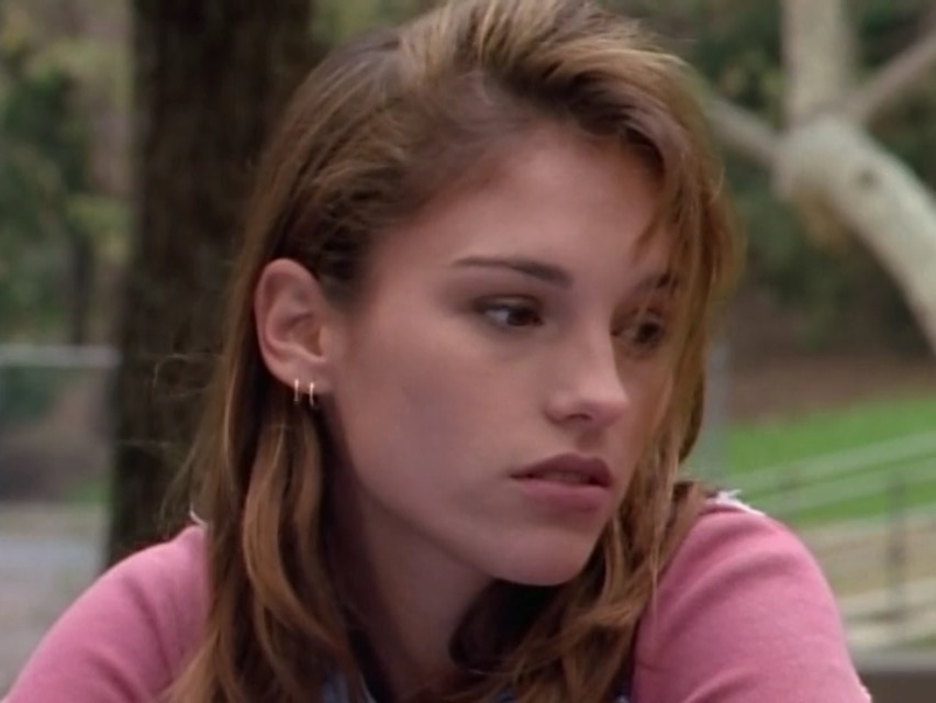 Kimberly Hart (Amy Jo Johnson) picture