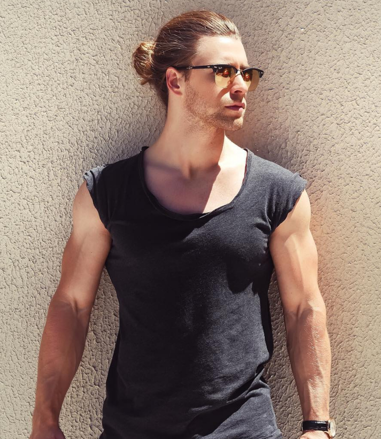 Picture of Mitch Hewer