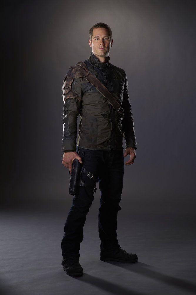 Picture of Luke MacFarlane