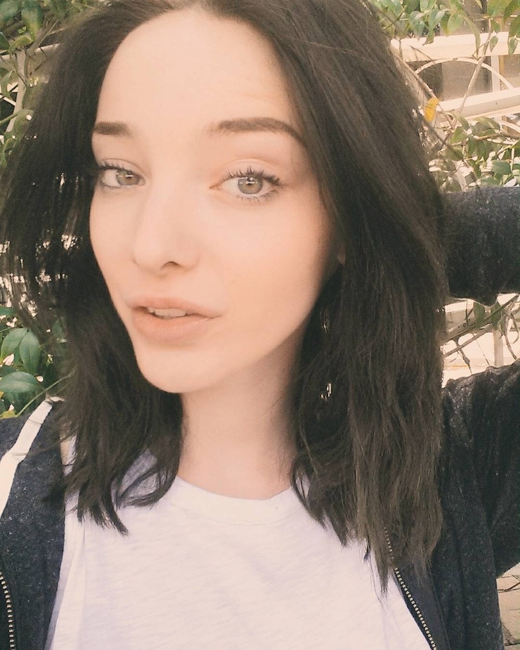 Picture of Emma Dumont