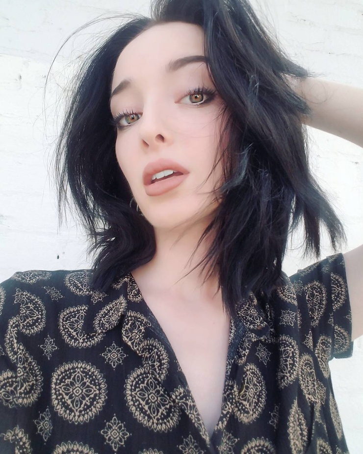 Picture of Emma Dumont