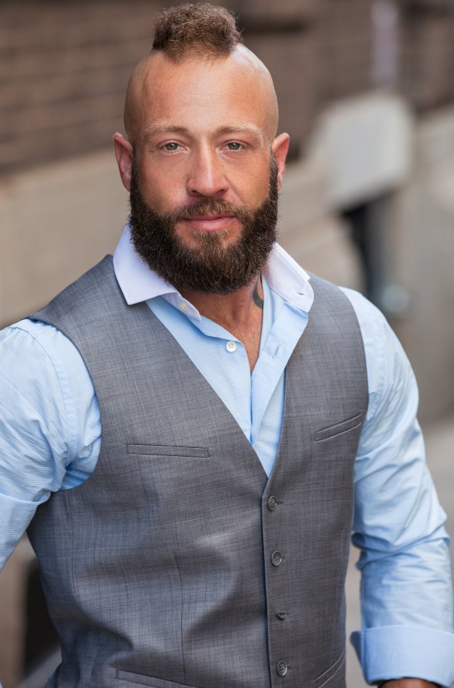 Picture of Aaron Saxton