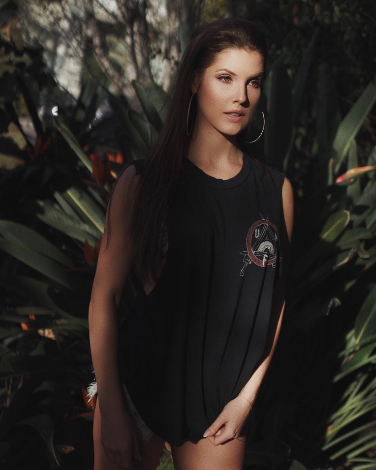 Picture of Amanda Cerny