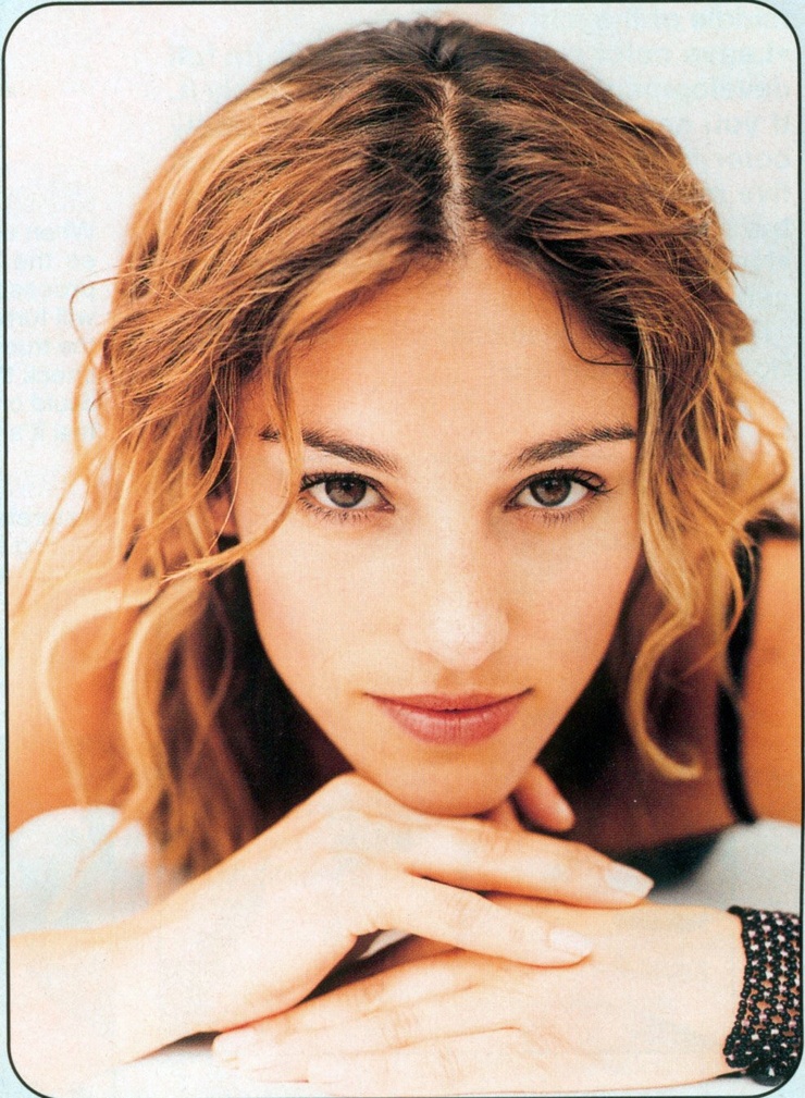 Picture of Amy Jo Johnson
