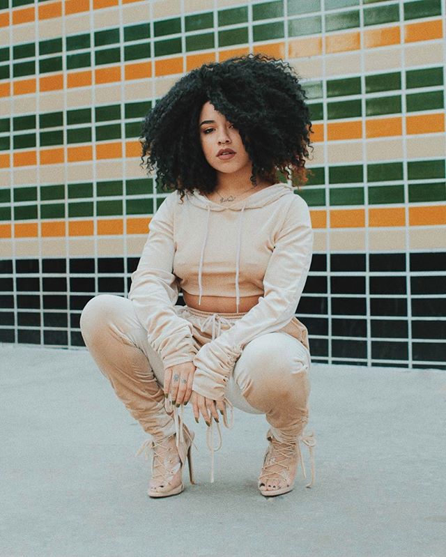 Picture of Lee Velvet