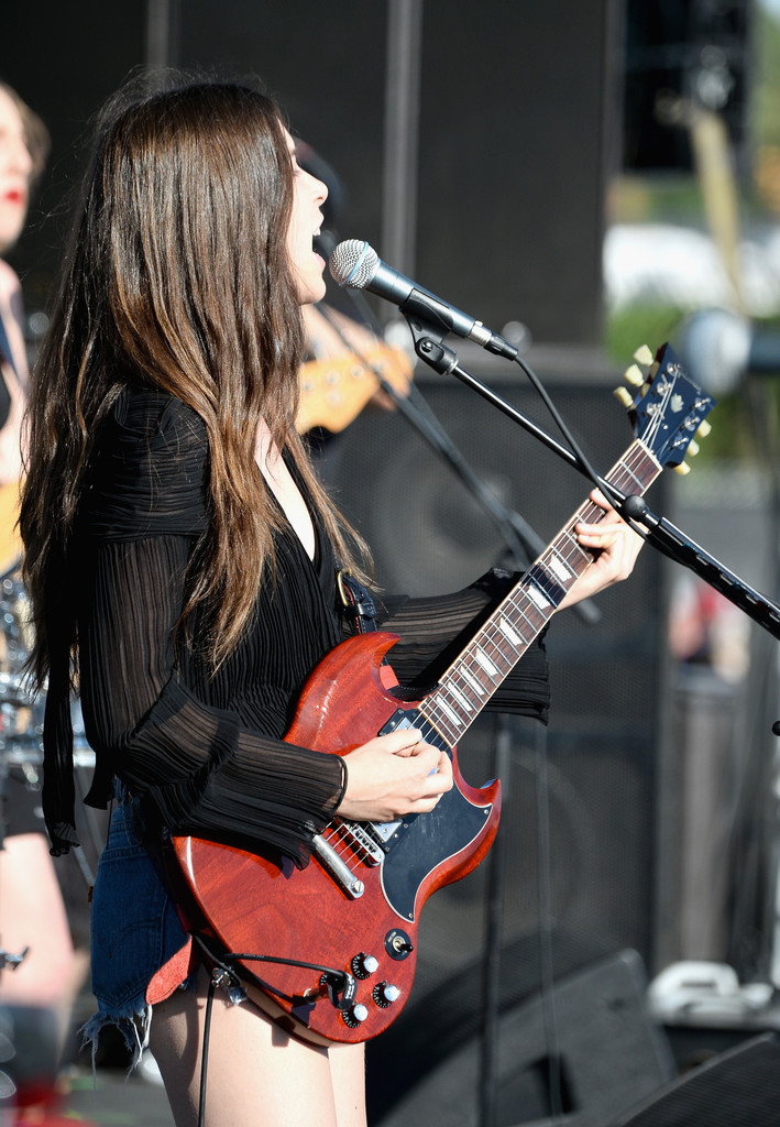 Danielle Haim picture
