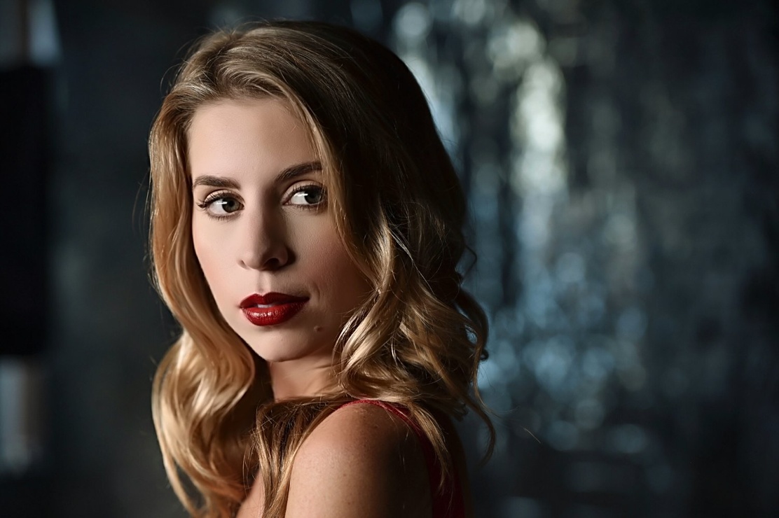 Picture of Lindsay Lamb