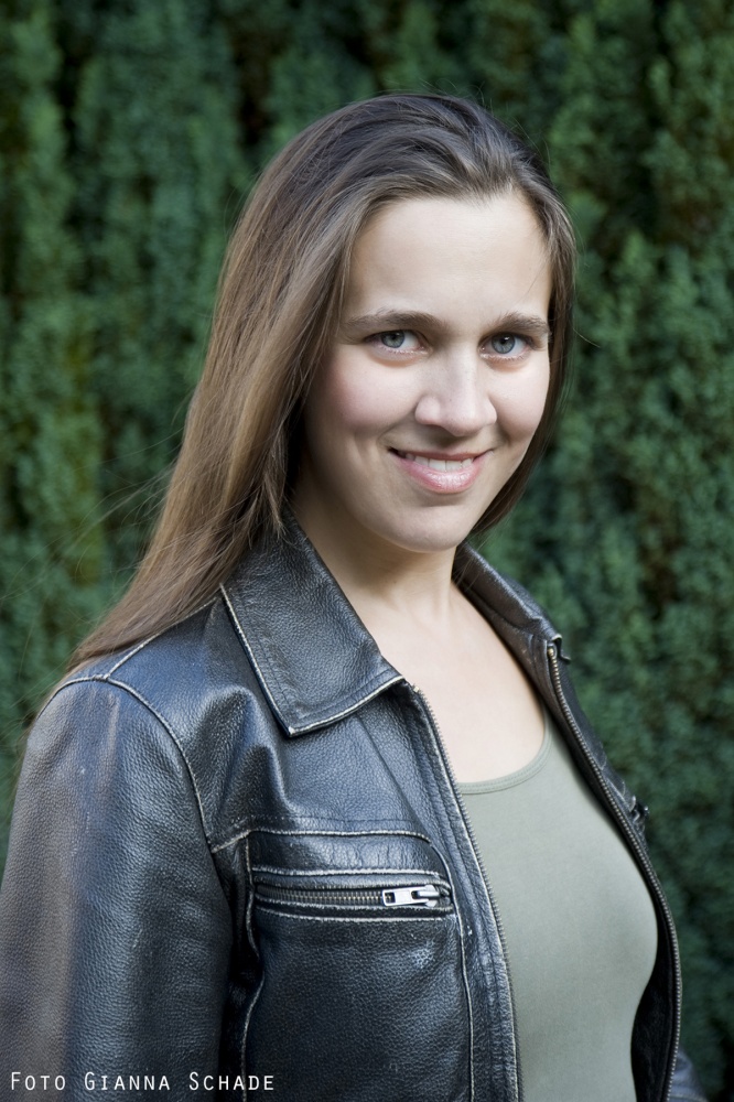 Image of Julia Holmes