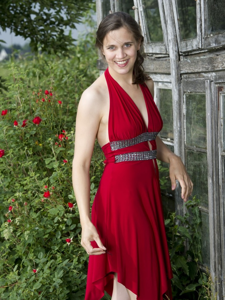 Julia Holmes picture