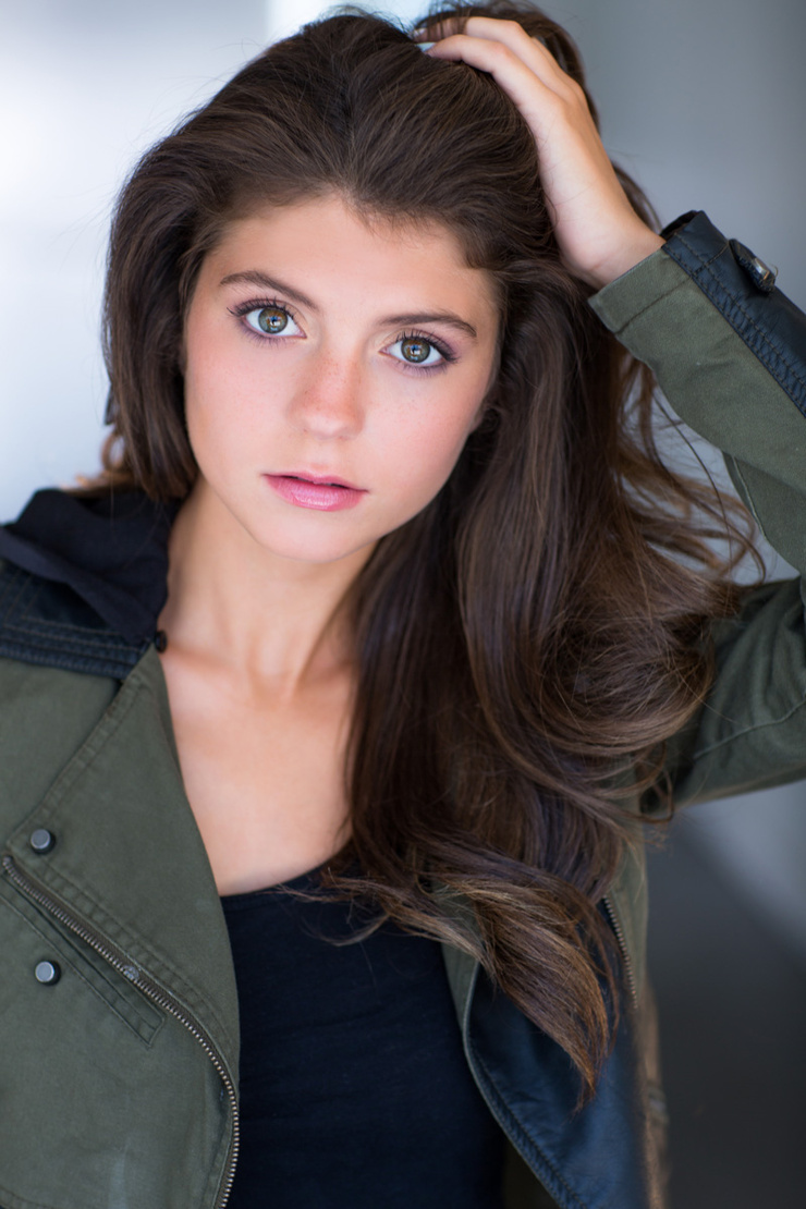 Emily Bader picture