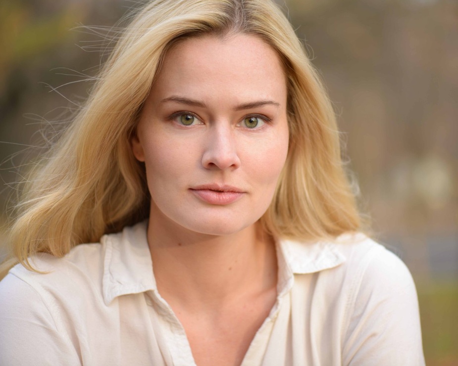 Picture of Lara Goldie